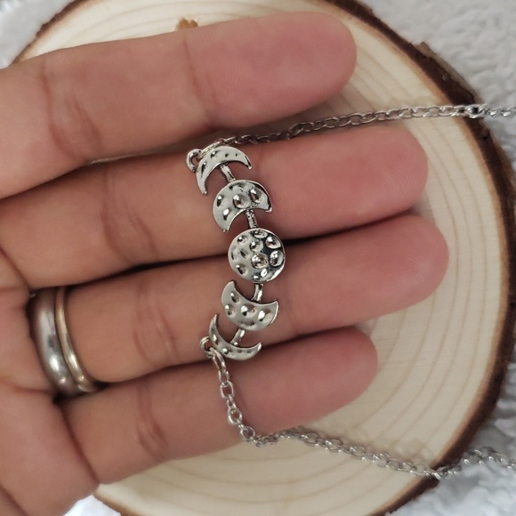 PONCRAFTS | Jewelry | Vintage Full Moon Necklace | Poshmark